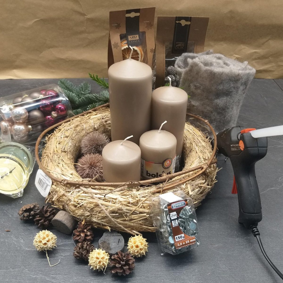DIY: Einen natürlichen Adventskranz mit Filz selbst gestalten ...